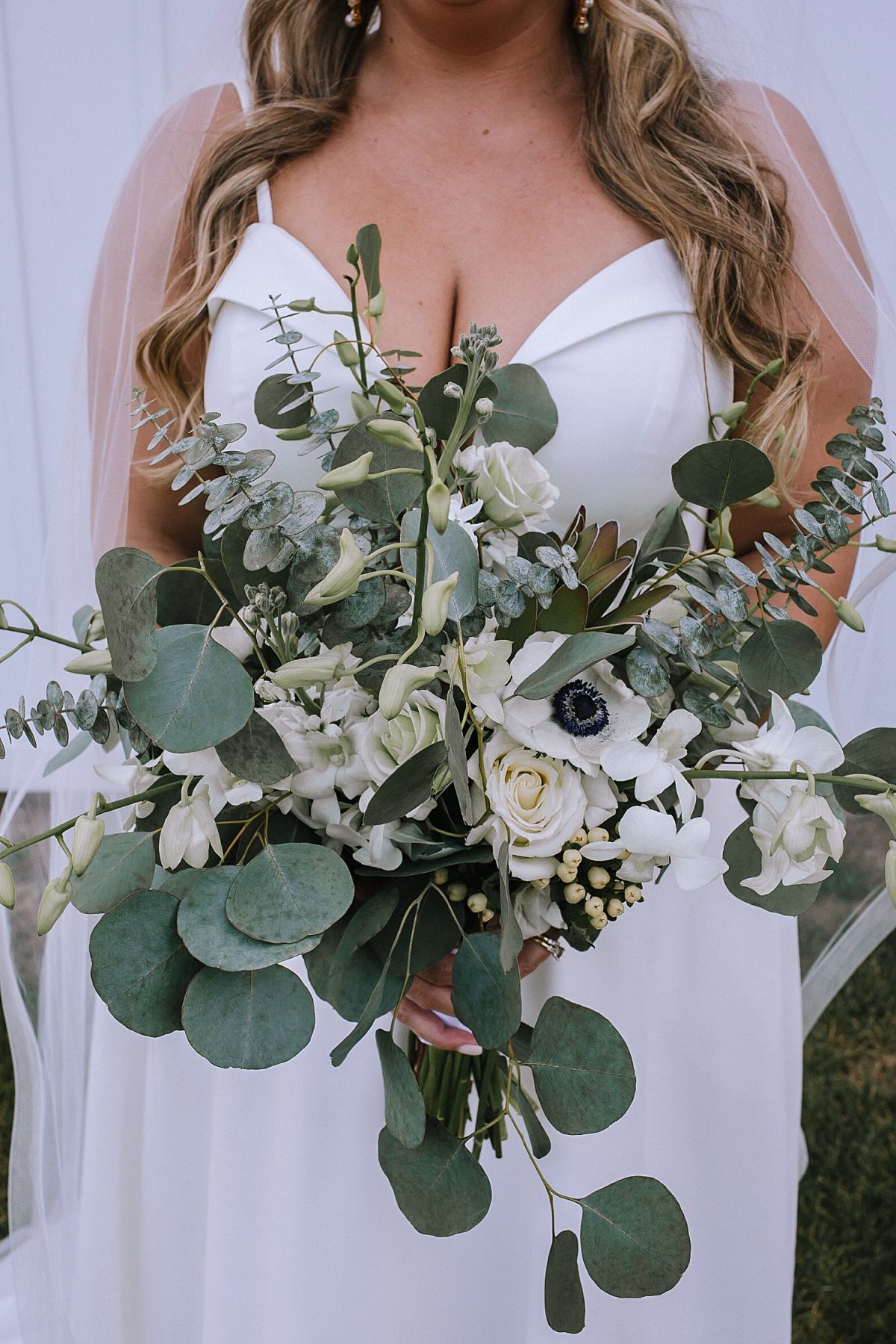 Modern Neutrals Wedding at The Grayson House | Burgh Brides
